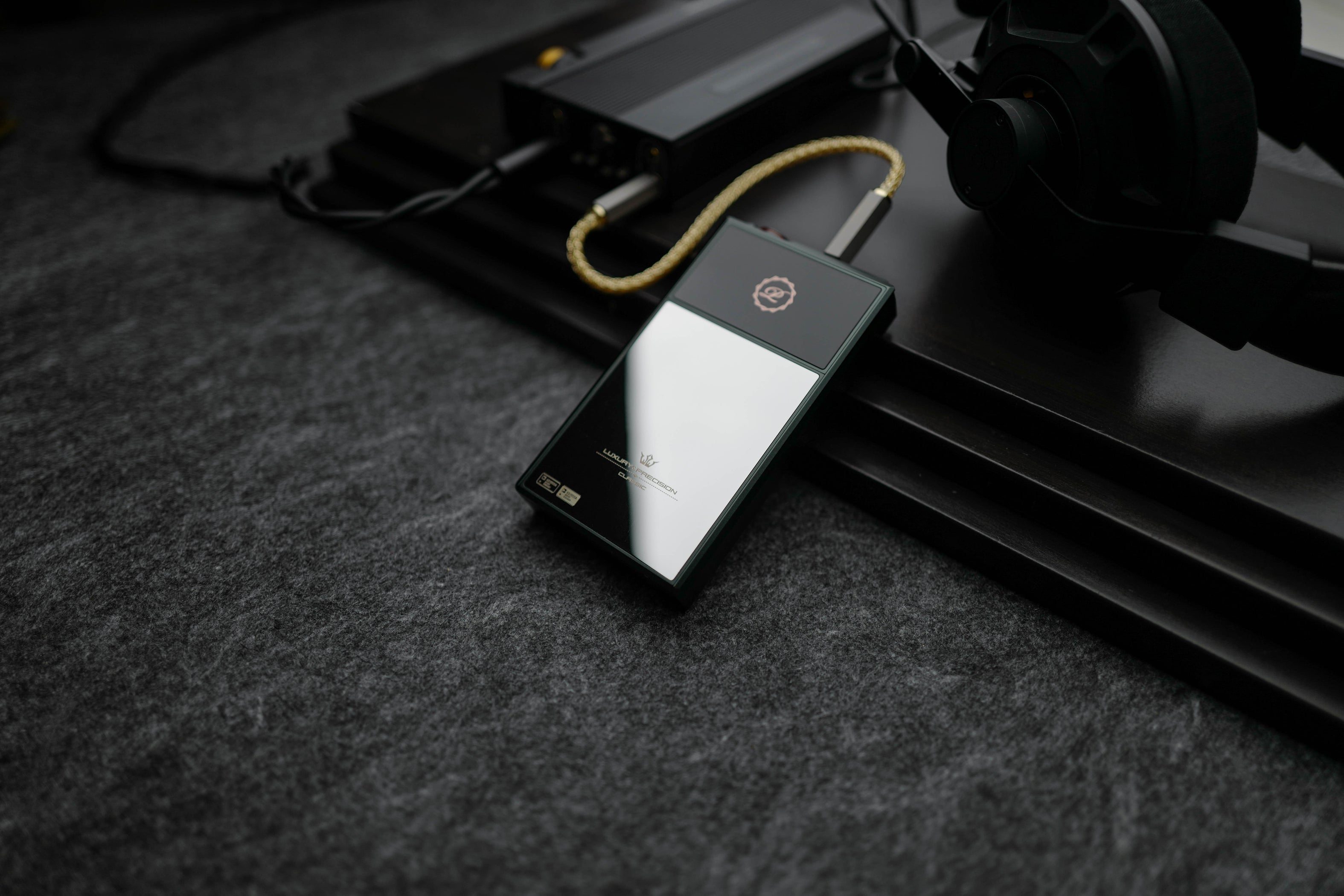 Luxury Precision E7 (AD1955) with free case (in stock) — MusicTeck